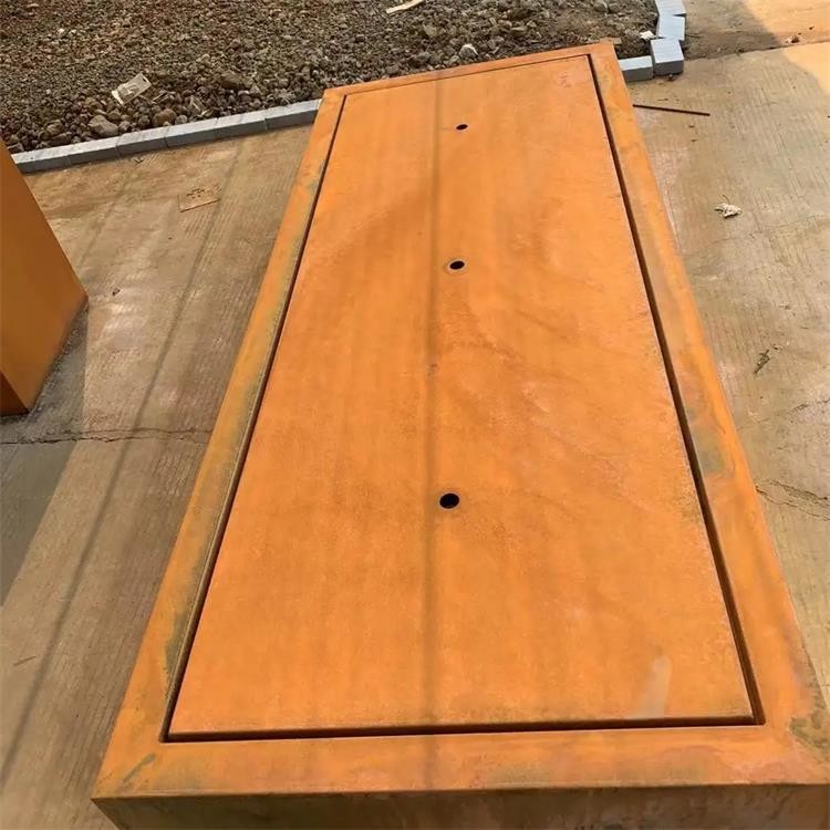 Dekoracja na zewnątrz podwórka Zardzewiały metalowy wodospad Fontanna ...